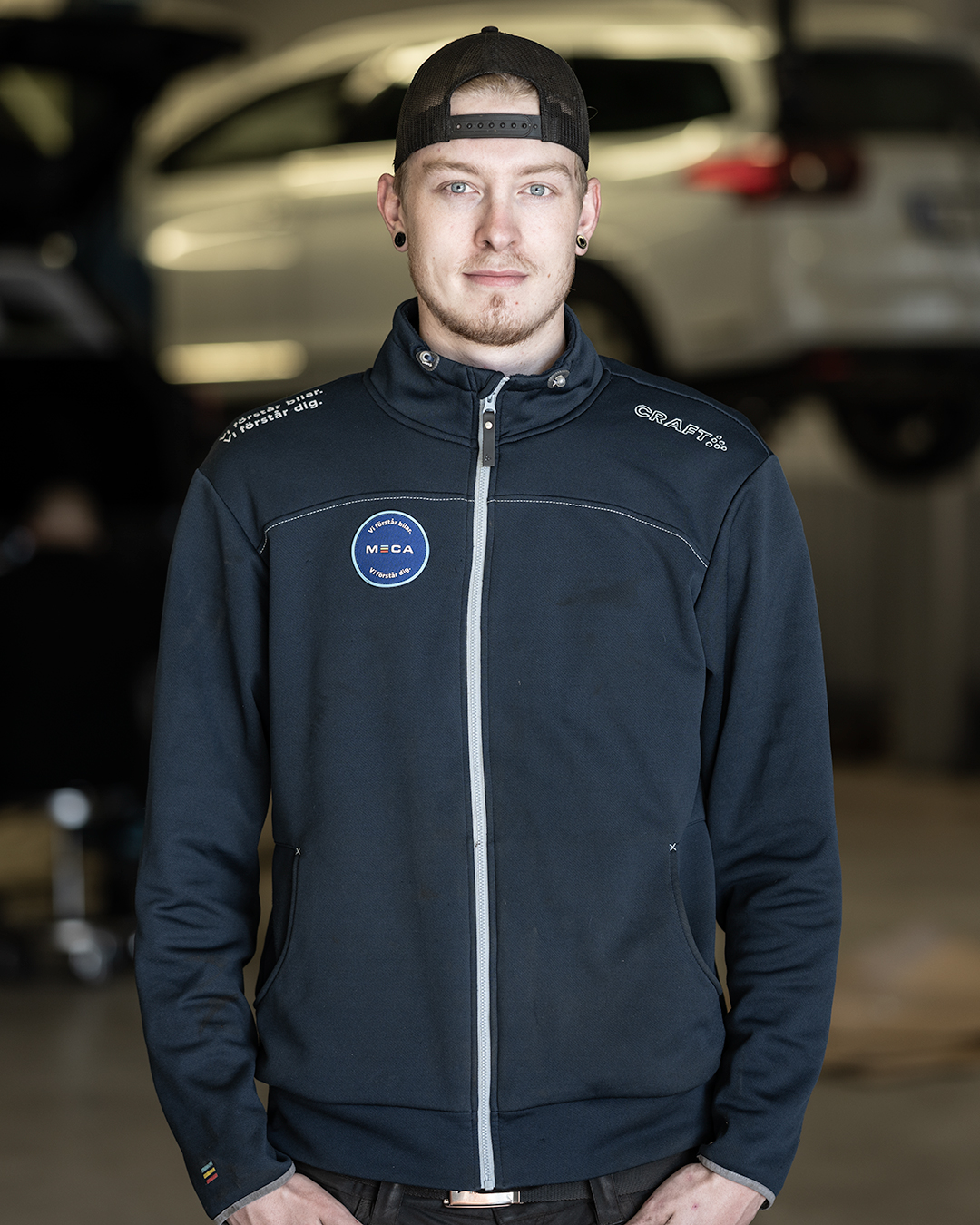 Lär känna Axel Blomqvist på våran Meca verkstad - KL Bil & Motor AB